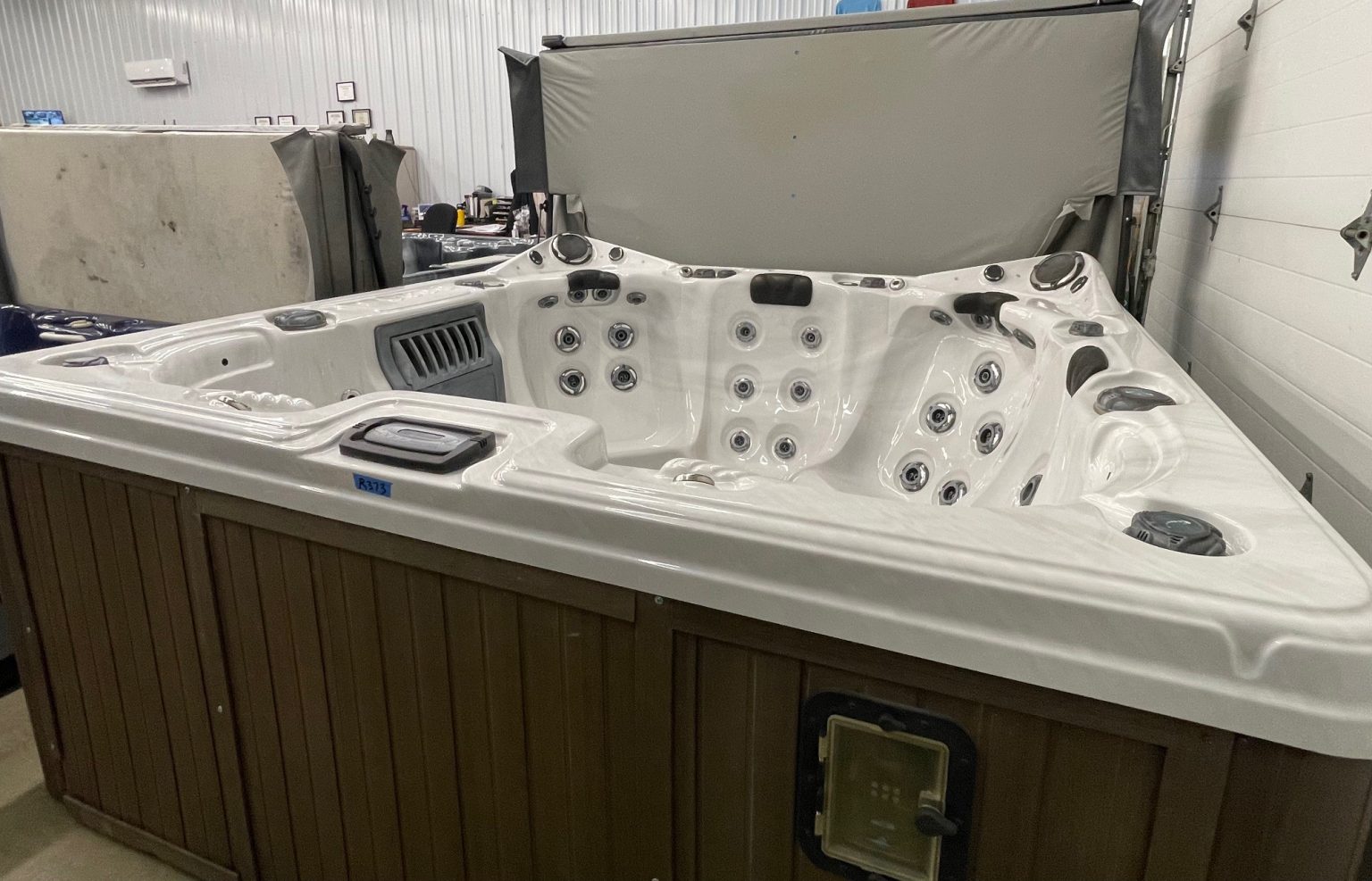 Refurbished Dynasty Spas – 7 Seats | Young's Hot Tub Sales and Service ...